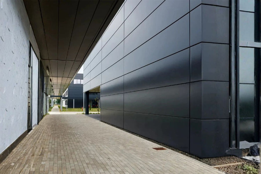 Alucobond para fachadas en Panamá: instalación y mantenimiento